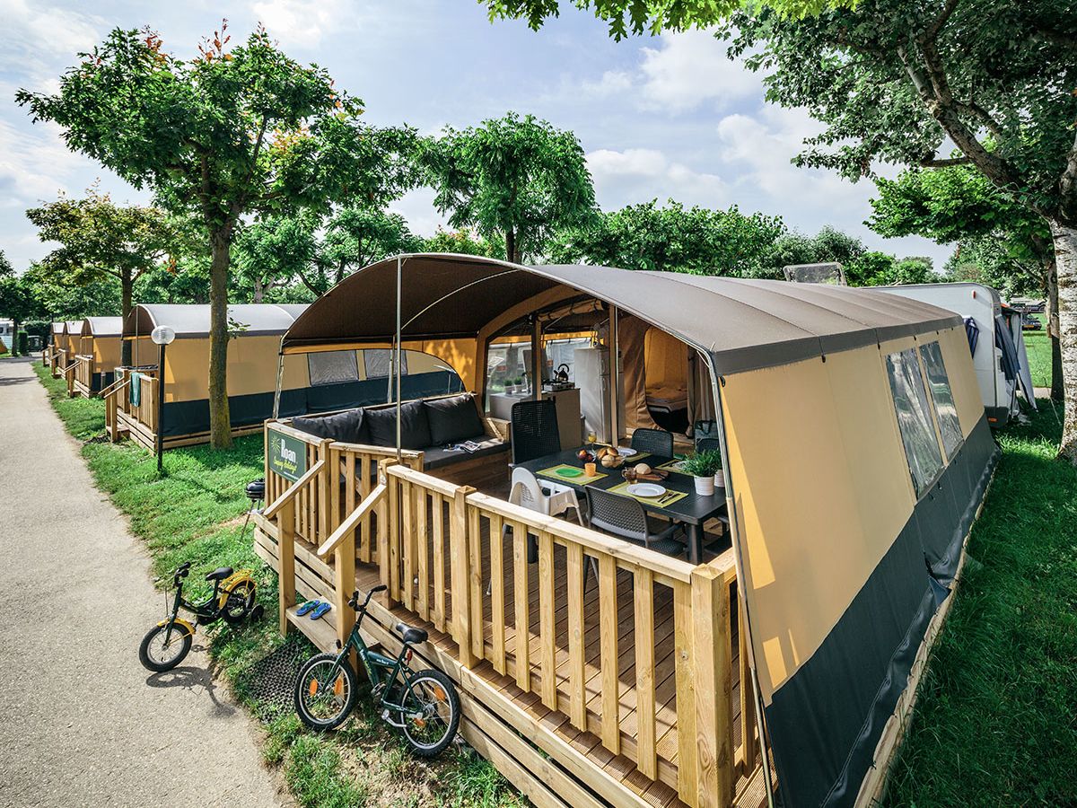 Lodge tent Holiday Covered decking